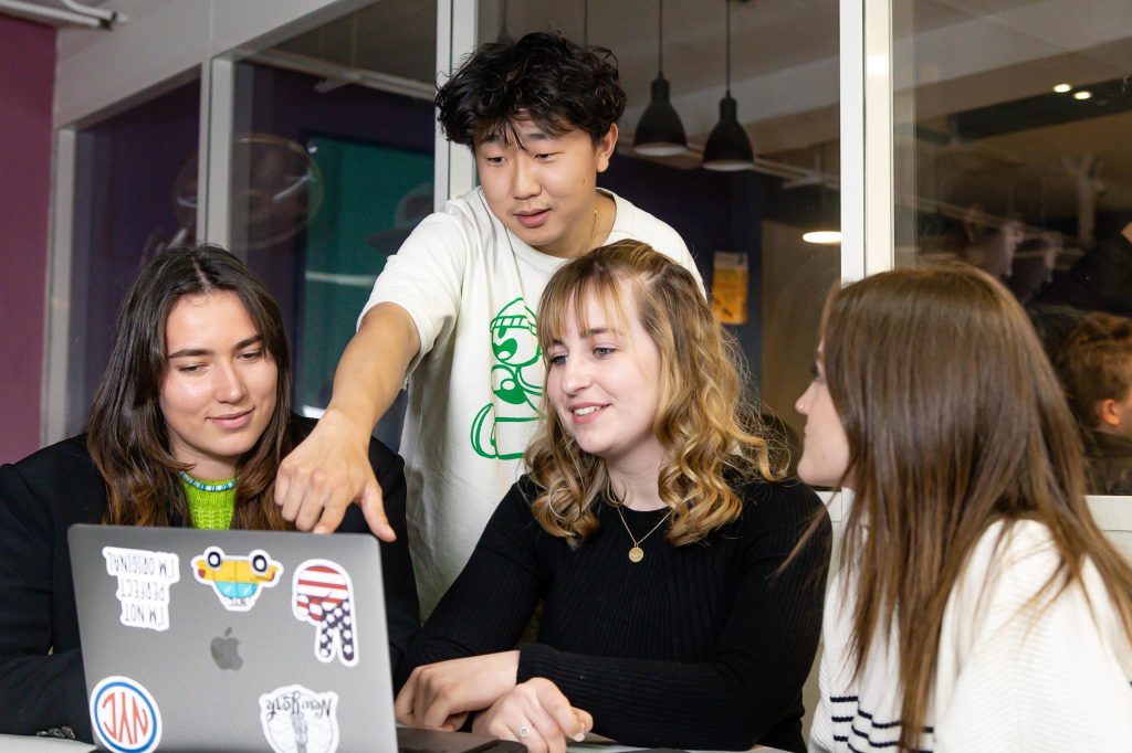 Candidatez à l’un des 5 programmes de l’INSEEC